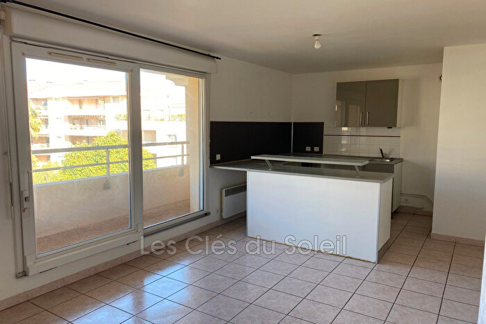 Appartement à vendre - Hyères, Centre-ville - 2 pièces - 1 chambre