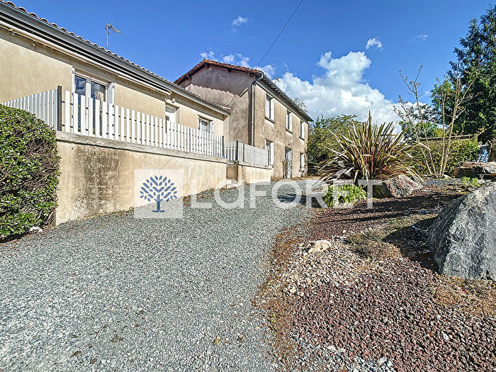 Maison à vendre - Saint-Hilaire-de-Voust - 9 pièces - 5 chambres