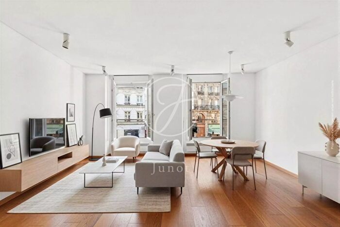 Appartement à vendre - Paris e , Montmartre, Sacré Coeur, Abbesses - 2 pièces - 1 chambre