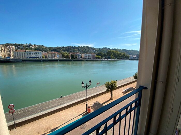 Appartement à louer - Sainte-Colombe - 3 pièces - 2 chambres