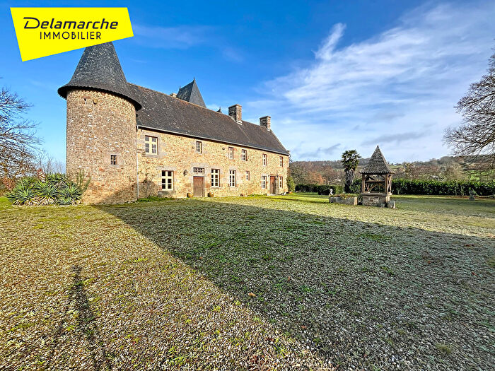 Maison à vendre - Saint-Aubin-de-Terregatte - 10 pièces - 5 chambres