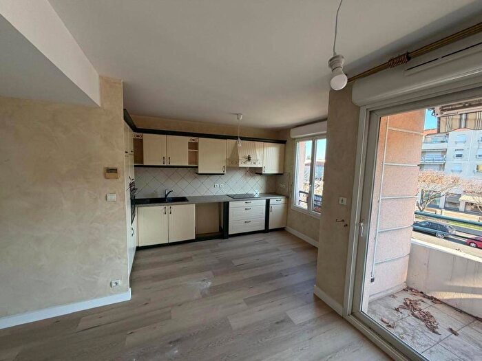 Appartement à louer - Centre, Craponne - 2 pièces - 1 chambre