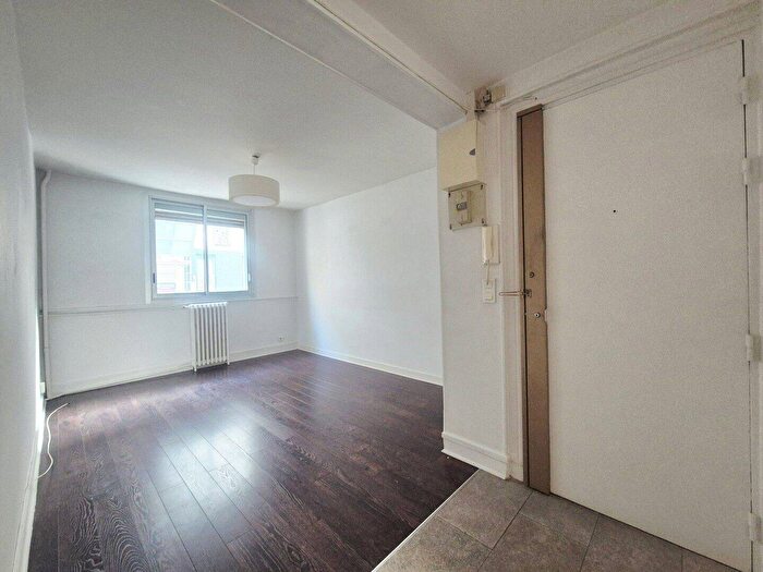 Appartement à louer - Espaces Jeunes, Issy-les-Moulineaux - 3 pièces - 2 chambres