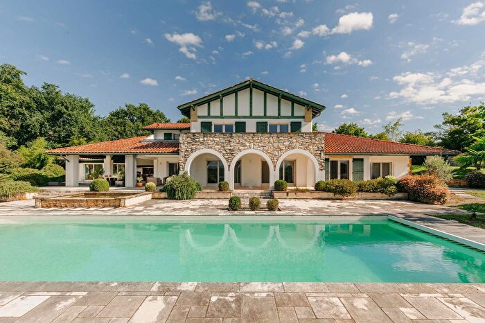 Maison à vendre - Biarritz - 8 pièces - 5 chambres