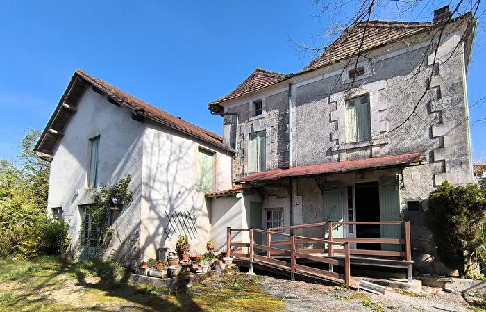 Maison à vendre - Grand-Brassac - 6 pièces - 4 chambres