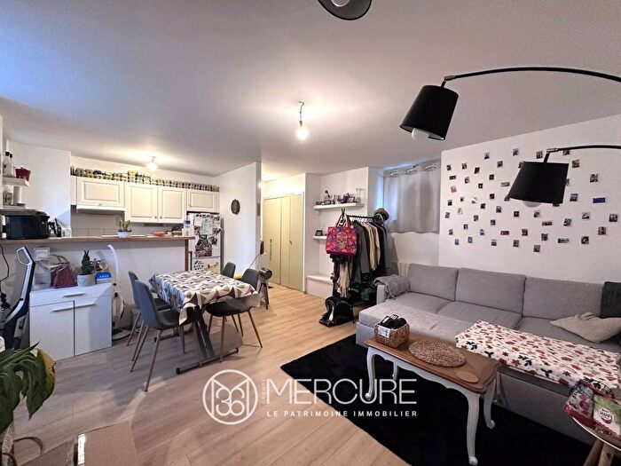 Appartement à louer - Bourg, Saint-Benoît - 2 pièces - 1 chambre