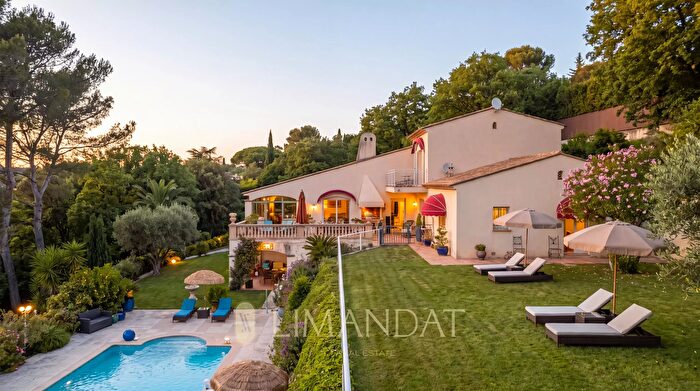 Mouans-Sartoux : Maison 8 pièces à vendre