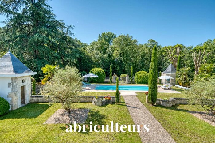 Maison 10 pièces à Saint-Laurent-de-Cognac, à vendre