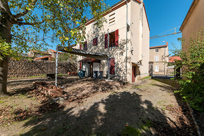 Maison à vendre - Le Breuil-sur-Couze - 9 pièces - 6 chambres