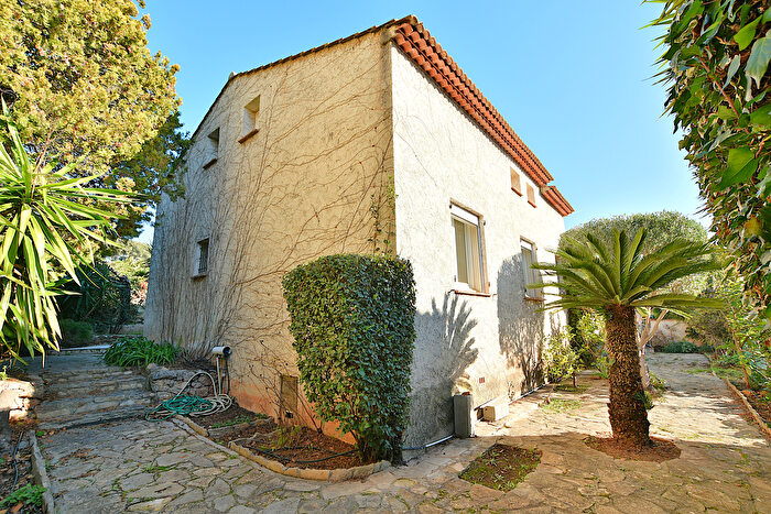 Maison à vendre - Carqueiranne - 7 pièces - 5 chambres