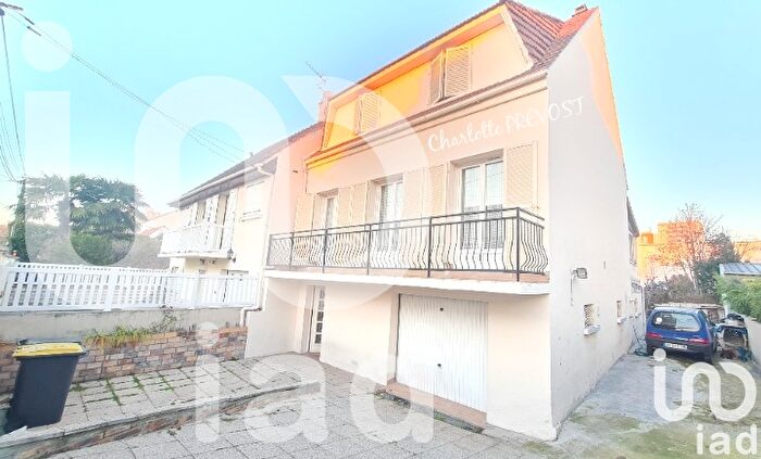 Maison à vendre - Saint-Denis, Floréal, Saussaie, Courtille - 5 pièces - 4 chambres