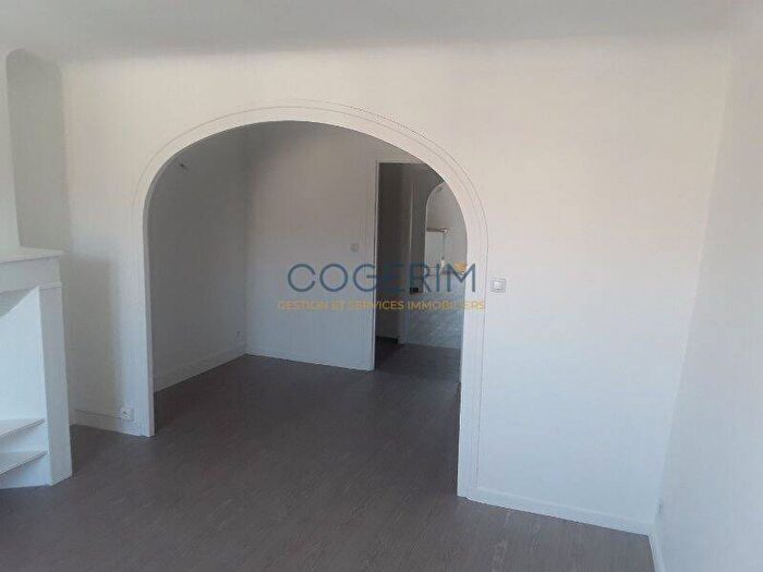 Appartement à louer - centre Ville-La Chartonnière-La Barre, Villefranche-sur-Saône - 3 pièces - 2 chambres