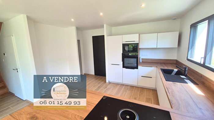 Maison 5 pièces à Saint-Yvi, à vendre