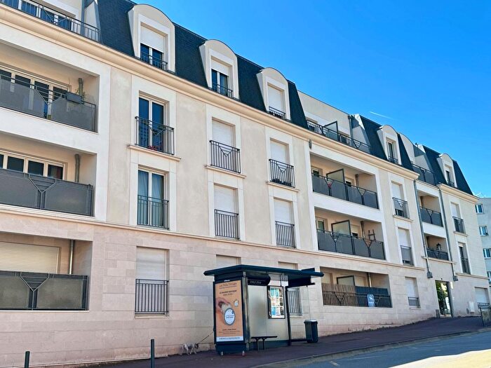 Appartement 2 pièces à Saint-Cyr-l'École, Hôtel de ville, à louer