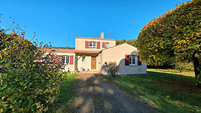 Maison à vendre - Petosse - 6 pièces - 5 chambres