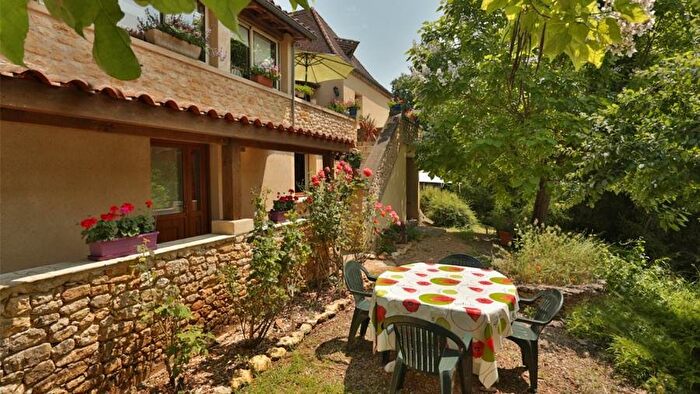 Maison à vendre - Le Buisson-de-Cadouin - 9 pièces - 5 chambres