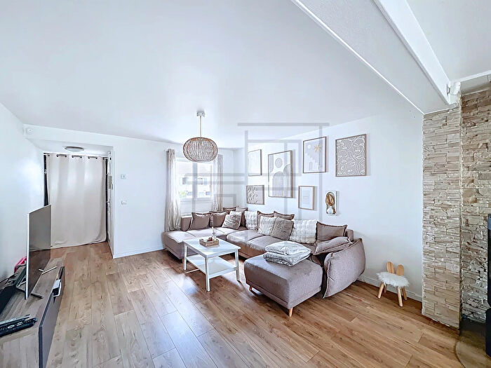 Maison à vendre - Mours - 5 pièces - 3 chambres