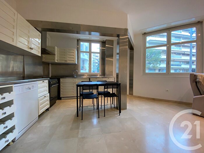 Appartement à louer - Nice, Saint-Sylvestre - 3 pièces - 2 chambres