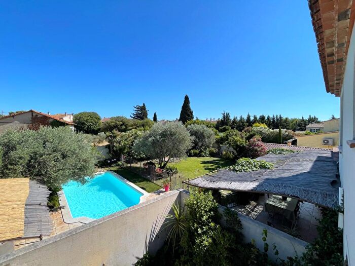 Maison à vendre - Mouriès - 8 pièces - 5 chambres