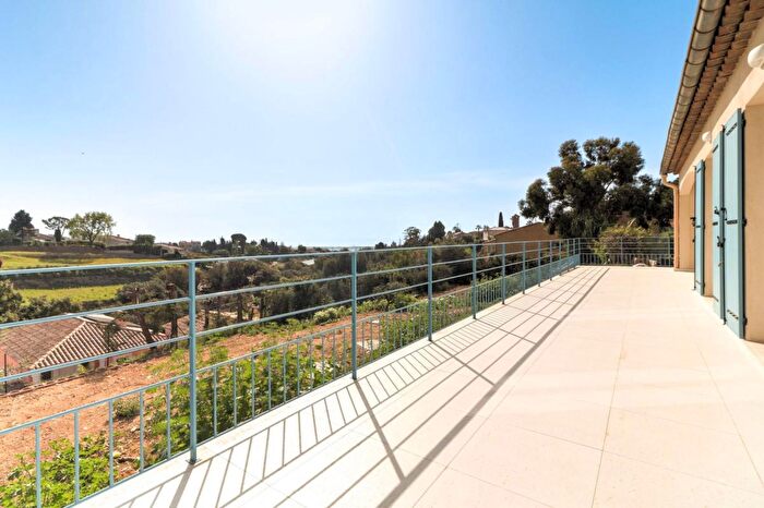 Maison à louer - Saint-Laurent-du-Var, Jacquons, Plateaux Fleuris - 4 pièces - 3 chambres