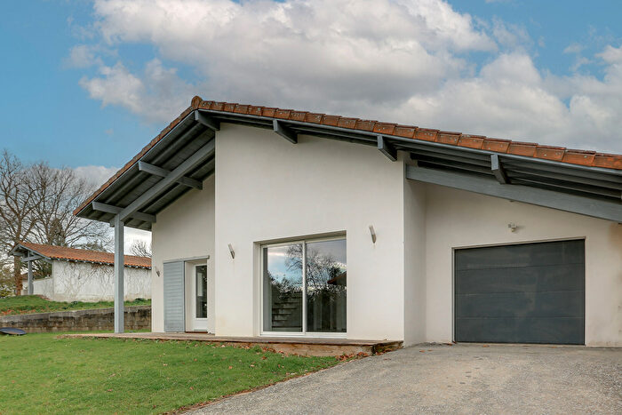 Maison à vendre - Bassussarry - 4 pièces - 3 chambres