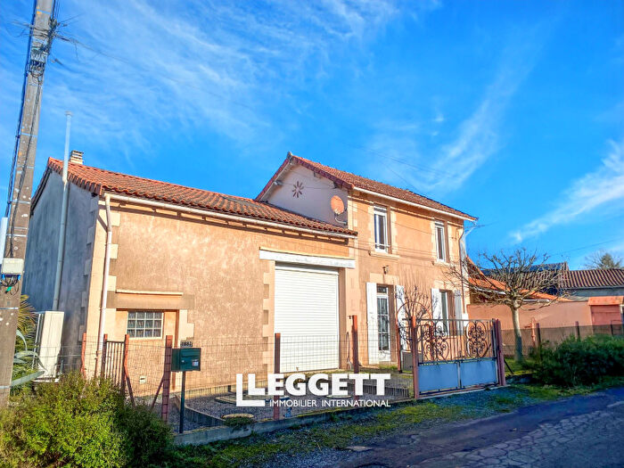 Maison à vendre - Nieuil - 6 pièces - 4 chambres