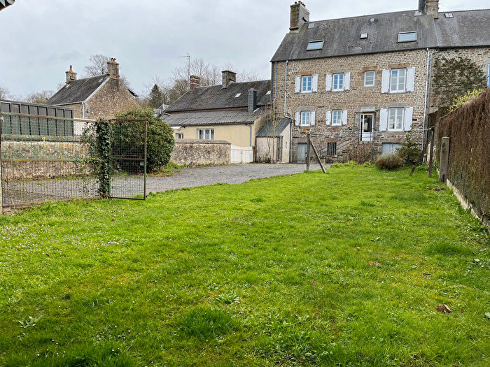 Maison à vendre - Saint-Sever-Calvados - 6 pièces - 5 chambres