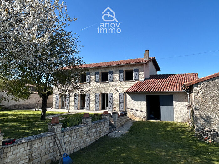 Maison 10 pièces à vendre à Gourville