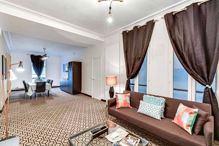 Appartement à louer - Vivienne-Gaillon, Paris ème arrondissement - 5 pièces - 3 chambres