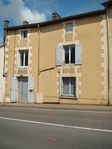 Maison à louer - Saint-Maurice-la-Clouère - 4 pièces - 2 chambres