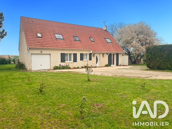 Maison 7 pièces à vendre à Saint-Hilliers