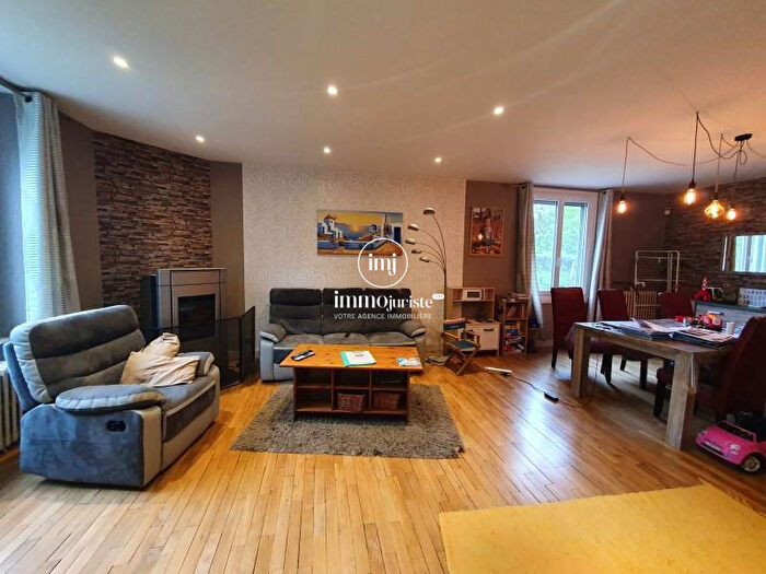 Maison à louer - Magnac-Bourg - 5 pièces - 3 chambres