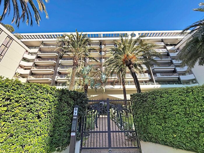 Appartement à louer - Cannes - 3 pièces - 2 chambres