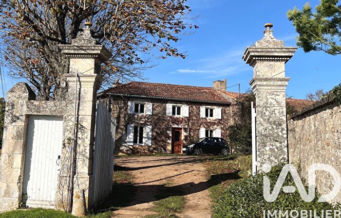 Maison à vendre - Quinçay - 7 pièces - 5 chambres