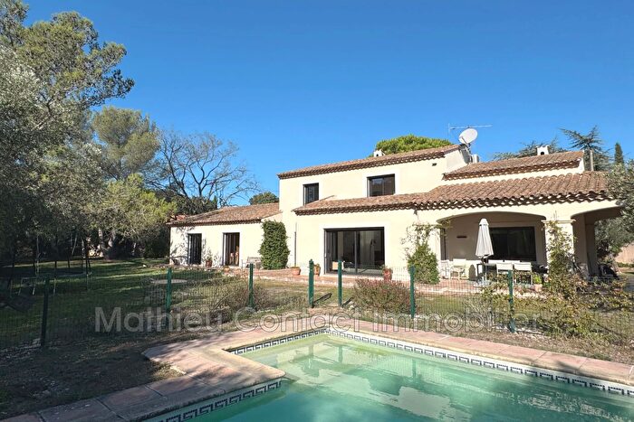 Maison à vendre - Nîmes, Terres de Rouvière, LEau Bouillie - 6 pièces - 5 chambres