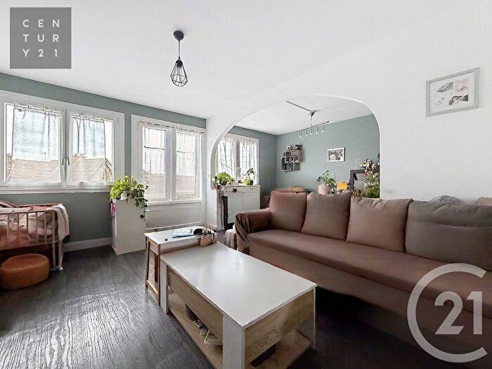 Appartement à vendre - Sainte-Savine - 3 pièces - 2 chambres