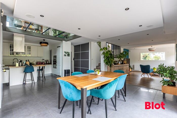 Maison 8 pièces à Chanteloup, à vendre