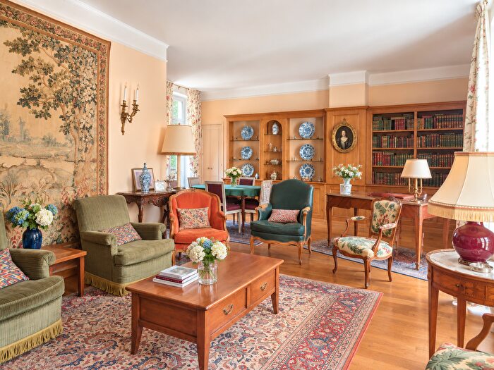 Appartement 5 pièces à Fontainebleau, Centre-ville, à vendre