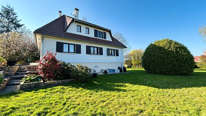 Maison 7 pièces à Tacoignières, à vendre