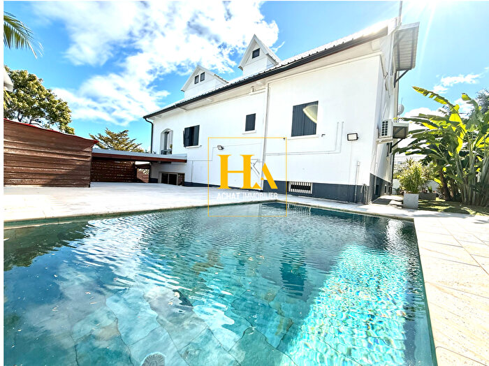 Maison à vendre - Le Tampon, Centre-ville - 8 pièces - 6 chambres