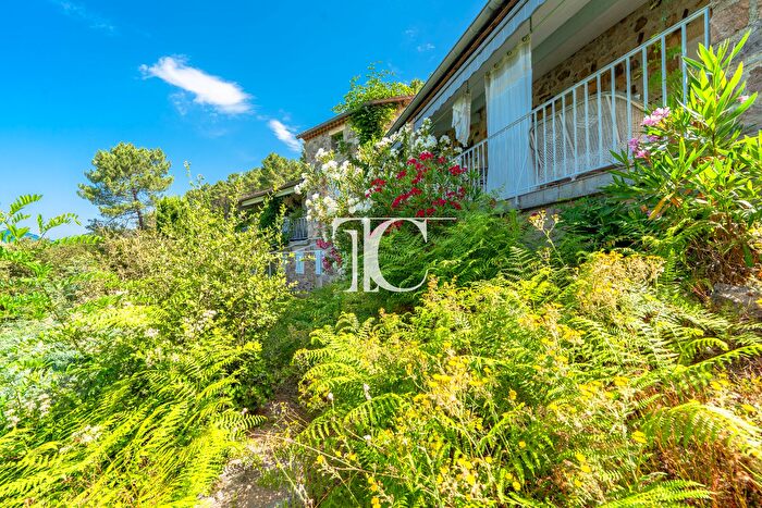 Maison à vendre - Les Vans - 7 pièces - 5 chambres