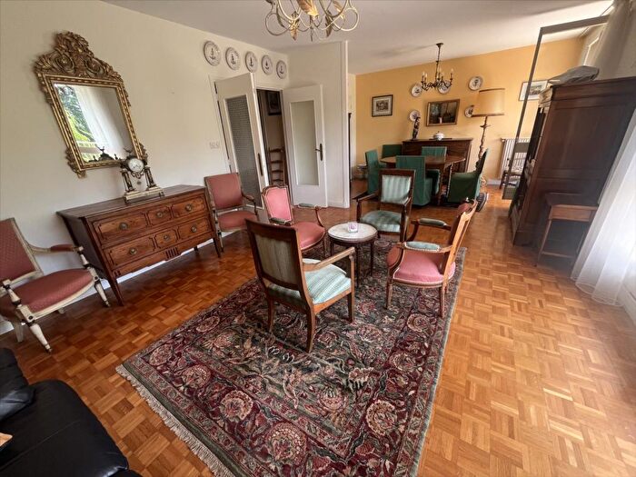 Orléans, La Croix Saint-Marceau, La Mouillère, Pré Pinson : Appartement 4 pièces à vendre