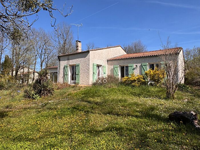 Vuil-et-Giget, Voeuil-et-Giget : Maison 6 pièces à vendre