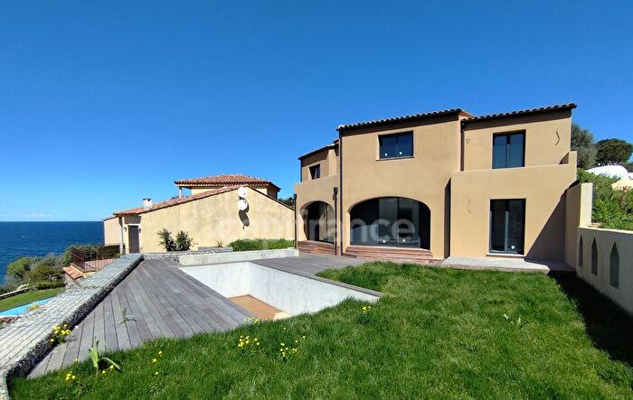 Maison à vendre - Lumio - 8 pièces - 6 chambres