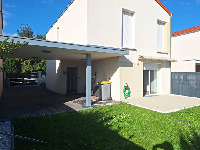 Maison 4 pièces à louer à Riom, Les Charmettes, Le Champ d'Ojardias, Layat
