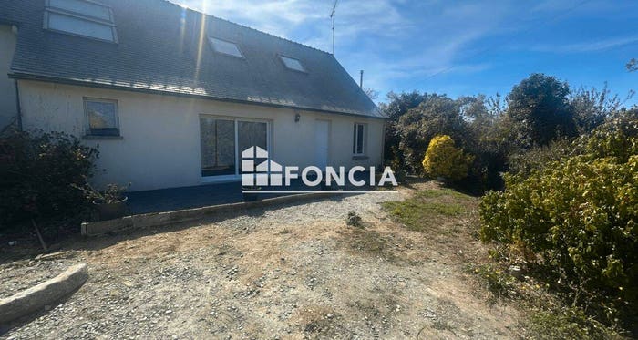Maison 4 pièces à louer à Plonéour-Lanvern