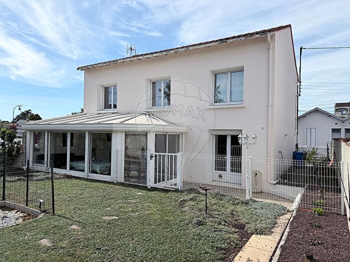 Maison 4 pièces à Saintes, Centre-ville, à vendre
