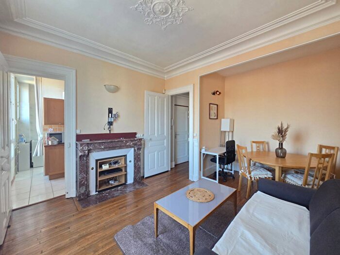 Appartement à louer - Troyes - 2 pièces - 1 chambre