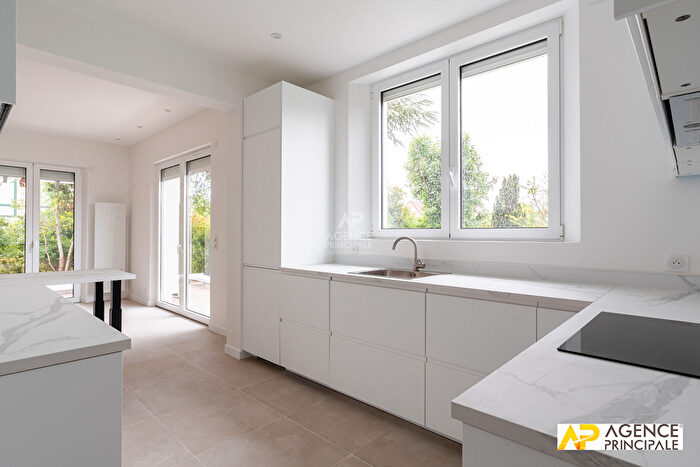 Le Mesnil-le-Roi : Maison 6 pièces à vendre