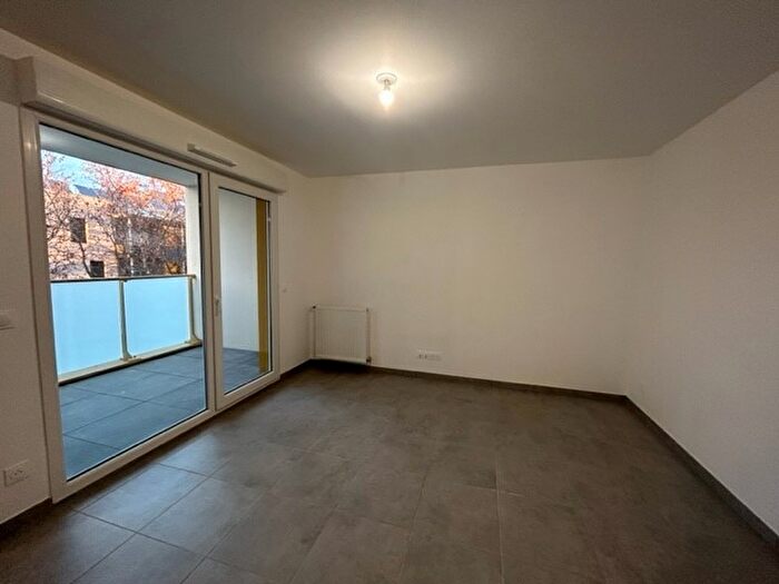 Appartement 2 pièces à Vénissieux, Max Barel, Charreard, à louer
